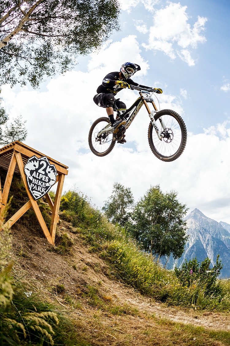 ATHERTONS RULE THE GIANT AIR DH SUPPORTED BY FOX | Freehub Magazine